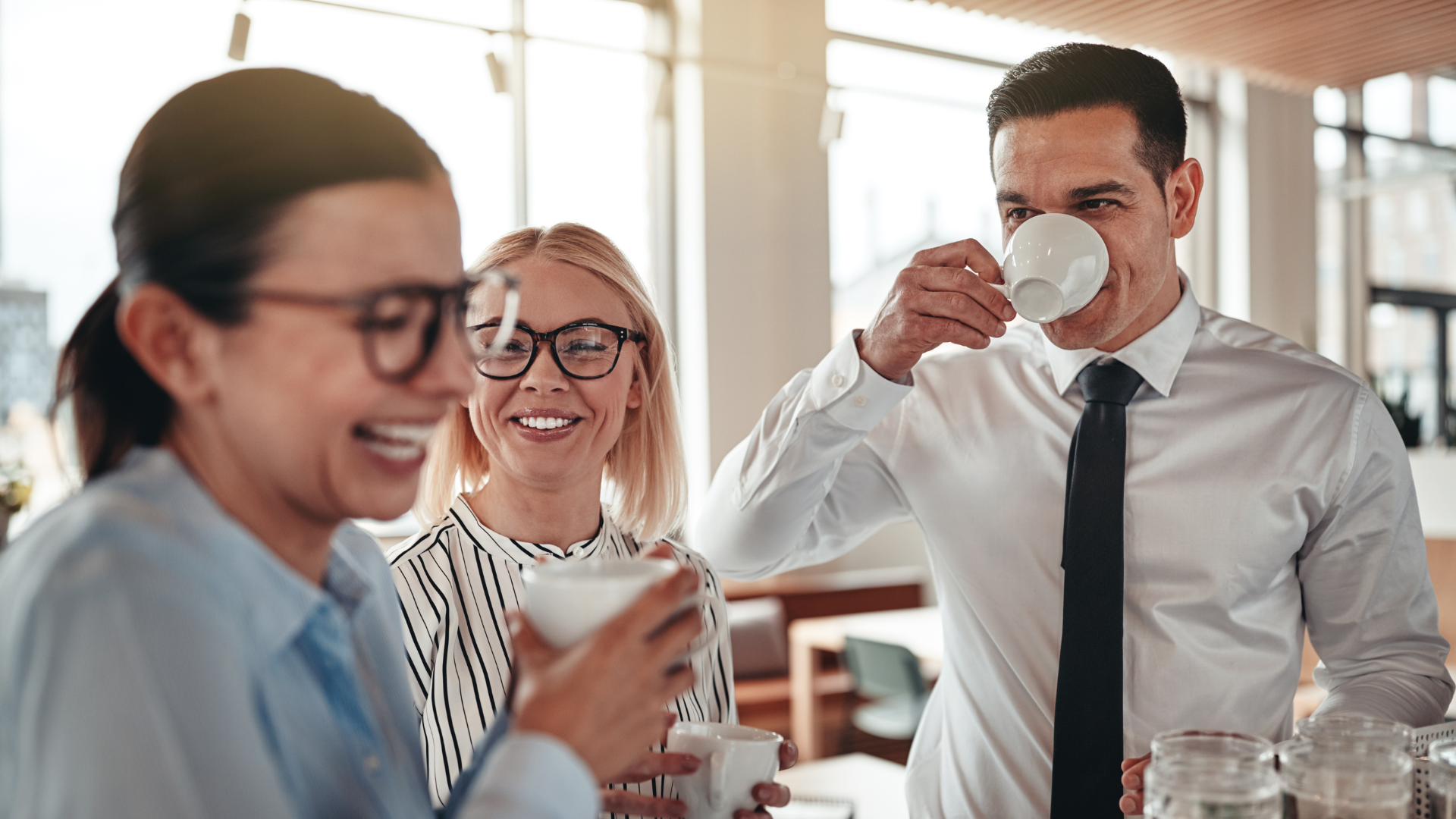 エスプレッソの飲み方｜美味しく飲むアレンジは？ミルクや砂糖を入れてエスプレッソを楽しもう | Capra Coffee
