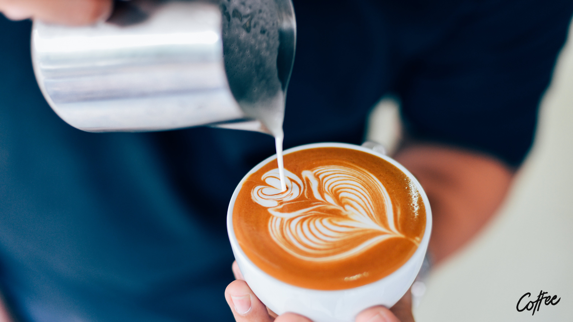 カフェラテとは？カプチーノ・カフェオレとの違いは甘さにある？その作り方を解説 | Capra Coffee